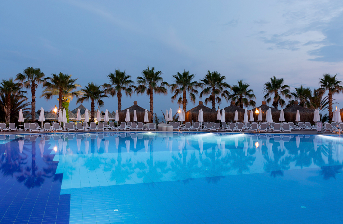 Beach & Pool | Paloma Oceana